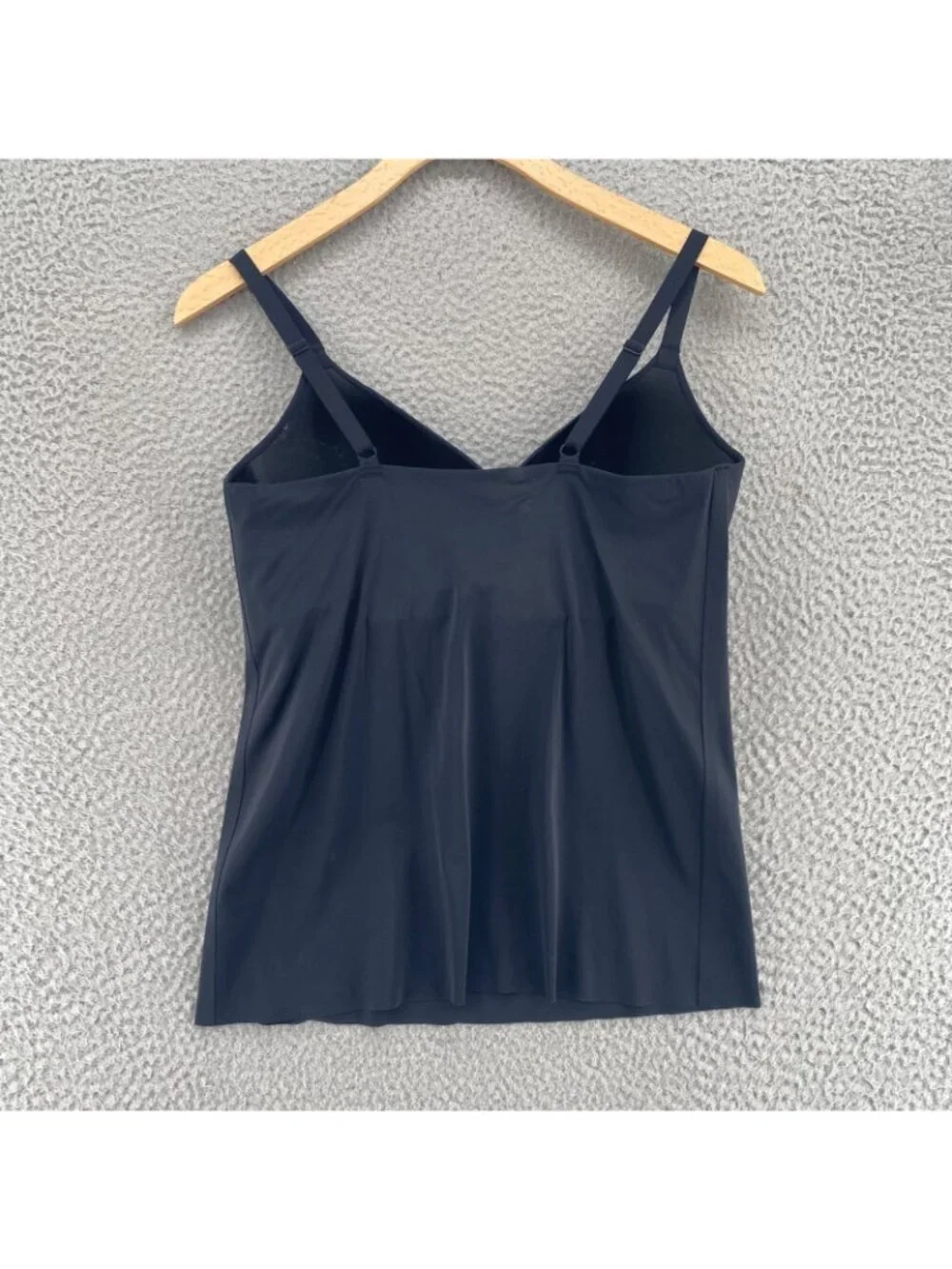 Uniqlo | Tops | Uniqlo Airism Top Women Medium Black Seamless V Neck ...